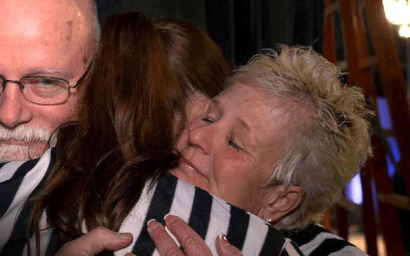 Jessika Carr Surprised By Parents Backstage At WWE SmackDown