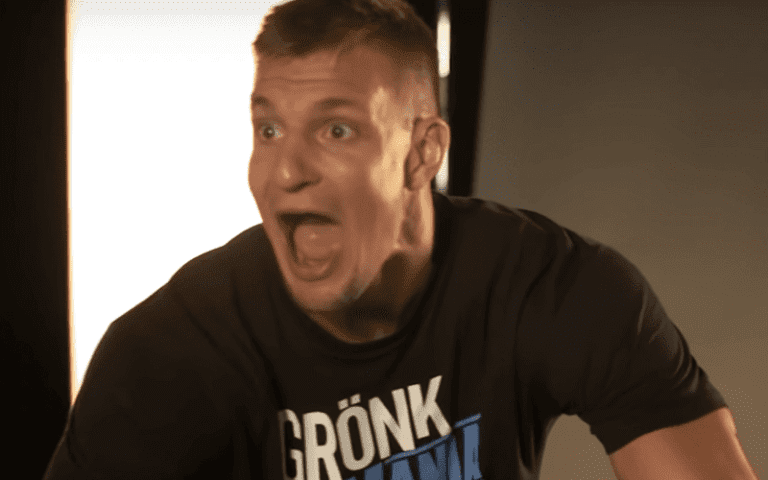 Watch Rob Gronkowski's WWE Photo Shoot Backstage At SmackDown